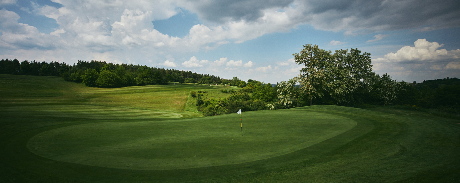 Aktuelles Golfplatz von oben